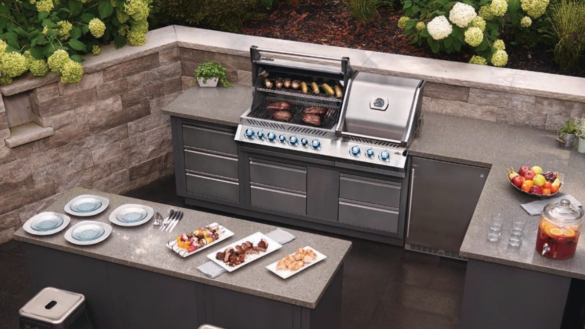 Napoleon Built-In Grills & Oasis Outdoor Kitchens | Canada Outdoor Kitchens